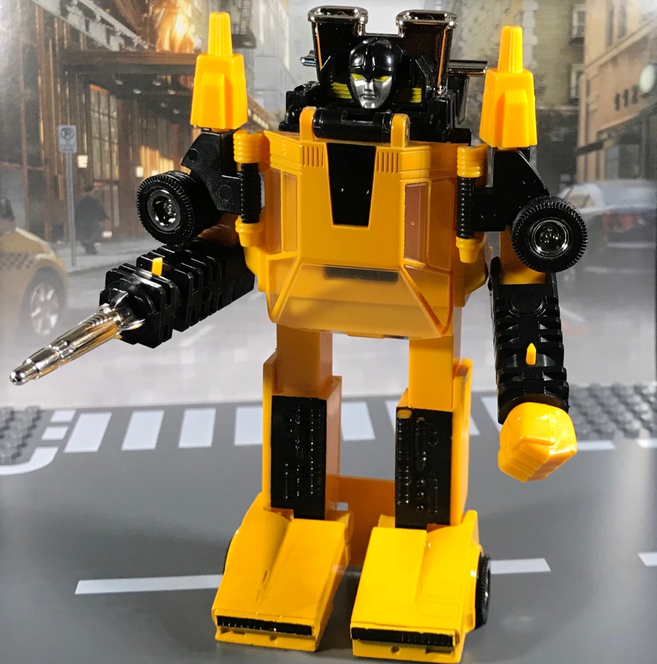Let’s Take a Quick Look at this Bootleg Transformers G1 Sunstreaker – The Dragon Fortress